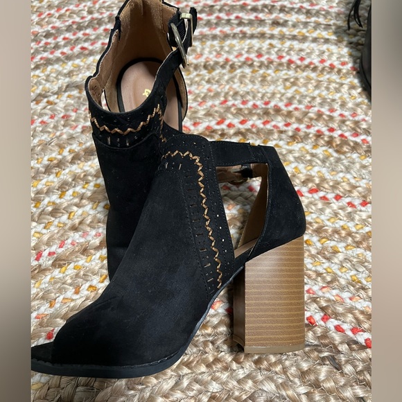 Qupid | Shoes | Qupid Womans Toe Peep Heels | Poshmark